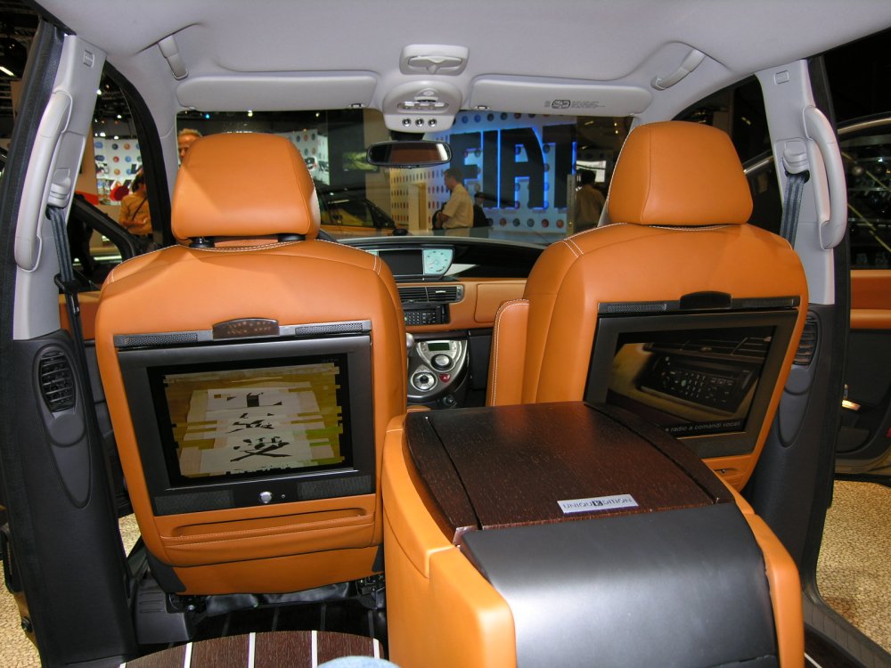 Lancia Phedra technical specifications and fuel economy